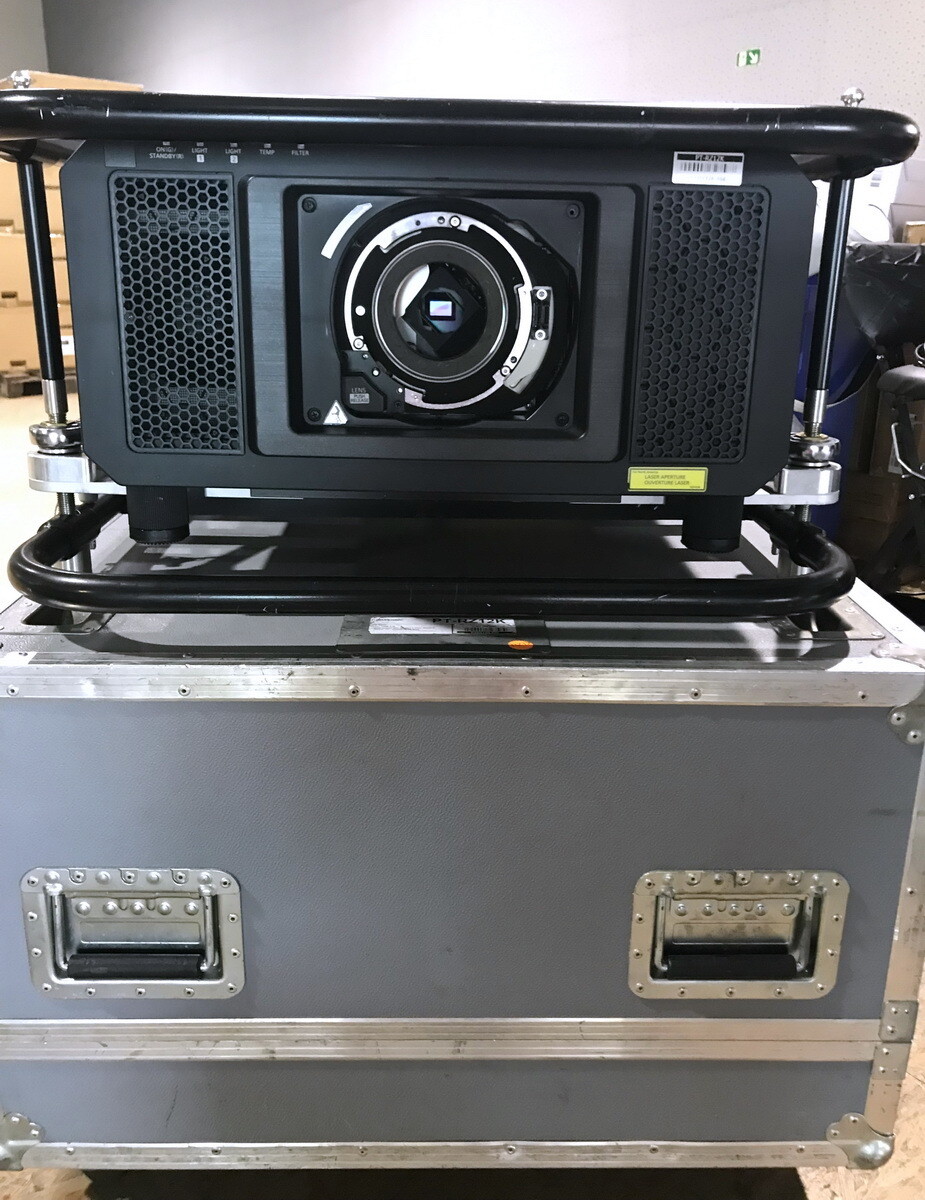 Panasonic PT RZ12K