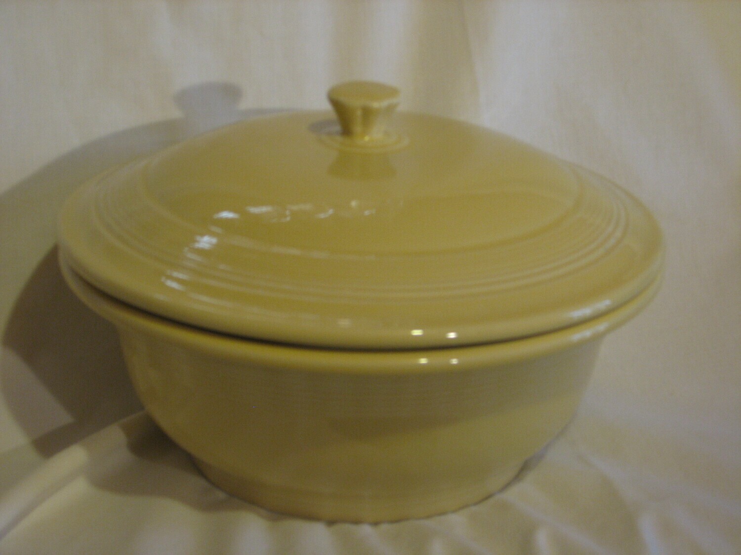 Fiestaware By Homer Laughlin Serving Bowl With Lid 9 25 Wide Yellow Fiestaware By Homer Laughlin Serving Bowl With Lid 9 25 Wide Yellow